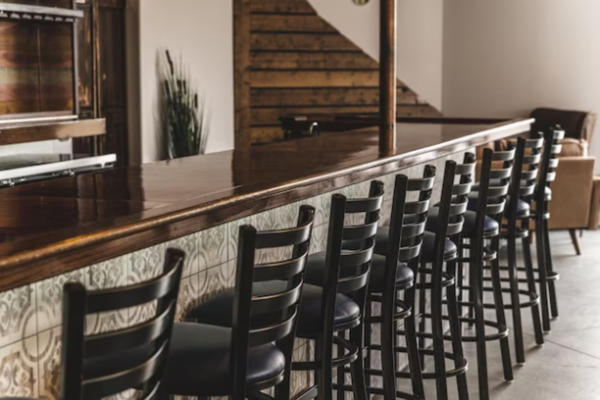 A Complete Guide On How To Select The Perfect Kitchen Bar Tables